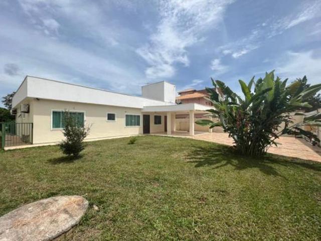 CASA À VENDA EM CONDOMÍNIO FECHADO