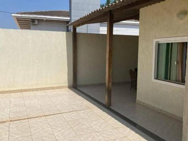Casa a venda na SHVP trecho 03 Qd. 08 R$650.000,00 com 3 quartos, laje e com área de lazer. Confir