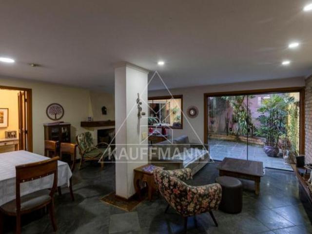 Casa à venda na Pompéia com 3 dormitórios 1 suíte, 2 vagas e 165m² de área útil