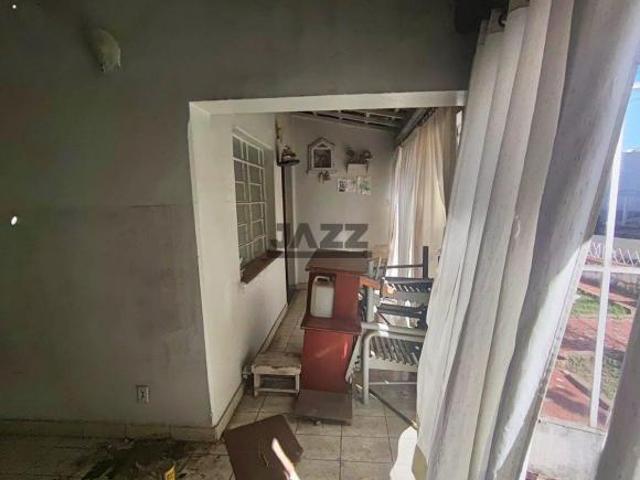 Casa à venda na Ponte Preta em Campinas com 3 dormitórios, quintal e edícula
