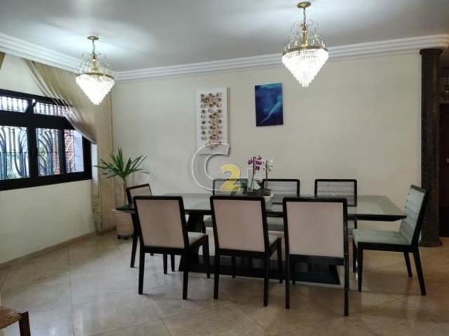 Casa á venda na Penha, 5 quartos, 3 suítes, 5 vagas de garagem