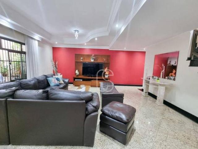 Casa a venda na Penha com 3 suítes e 6 vagas de garagem