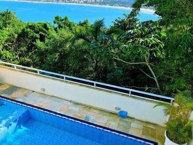 Casa à venda na Península, praia da Enseada em Guarujá, litoral de São Paulo