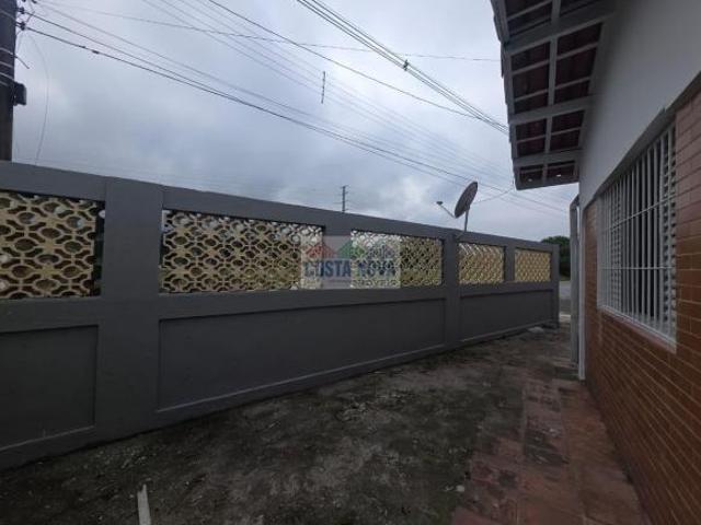 Casa à venda na Praia Grande com 161m², 2 quartos, 2 banheiros, 400 metros da praia