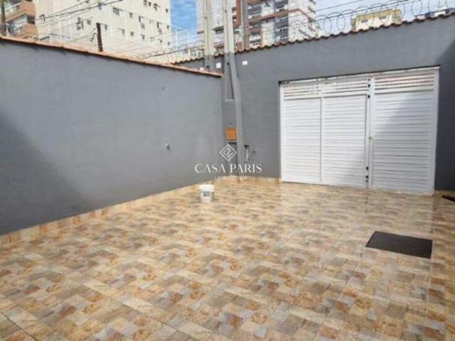Casa à venda na Praia Grande Guilhermina | 2 dorms, suíte, quintal e 2 vagas