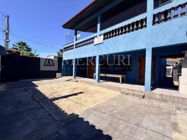 Casa à venda na Praia do Guaiuba em Guarujá