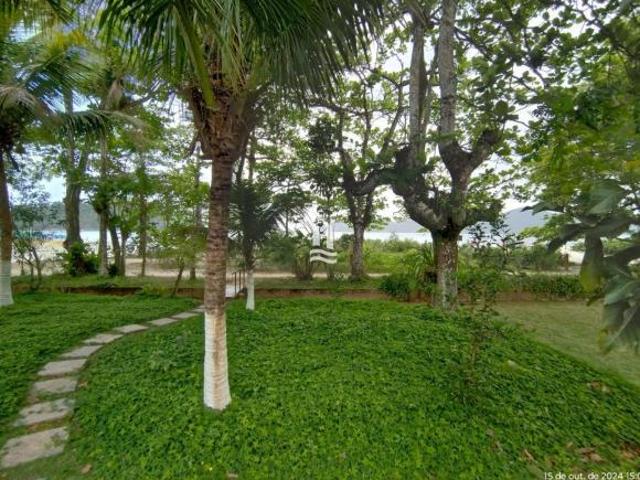 Casa à venda na Praia do Lázaro