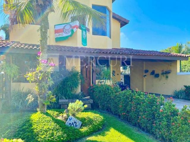 Casa à venda na Praia do Pernambuco, Condomínio Jardim Pernambuco II em Guarujá