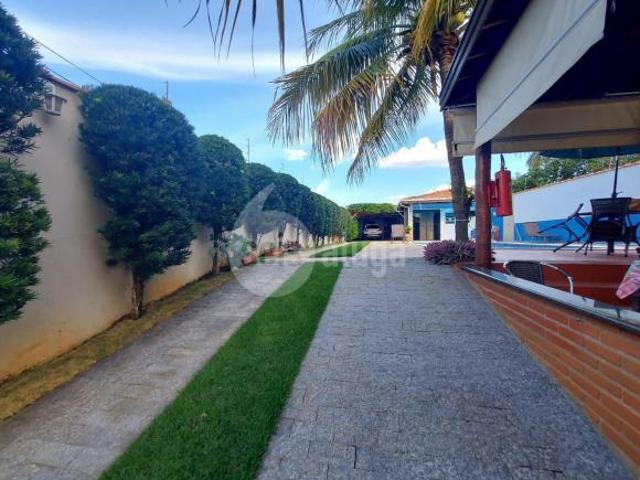 Casa à Venda na Praia dos Namorados 3 Dormitórios, 150m²