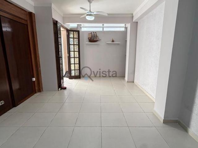 Casa a venda na Praia da Enseada em Guarujá | QVista Inteligência Imobiliária