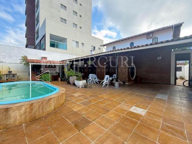 Casa à venda na Praia da Enseada em Guarujá