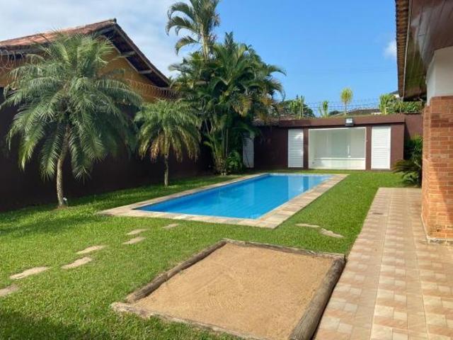 CASA A VENDA NA PRAIA DA ENSEADA GUARUJÁ