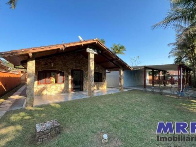 Casa á venda na Praia da Lagoinha, em Ubatuba. 3 dormitórios. Com edícula