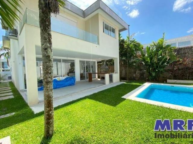 Casa à venda na Praia da Lagoinha em Ubatuba, Condomínio. Casa alto padrão