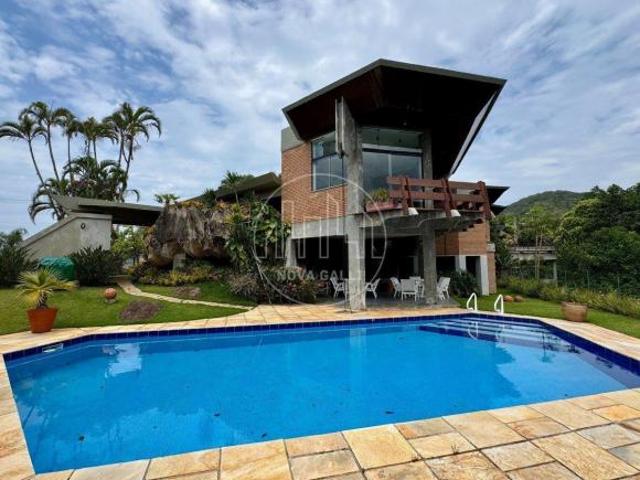 Casa à venda na Praia das Toninhas