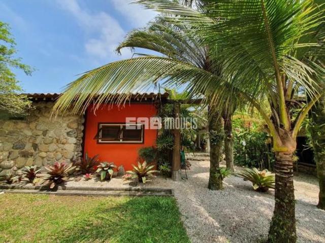Casa à venda na praia de Itamambuca, com 5 dormitórios