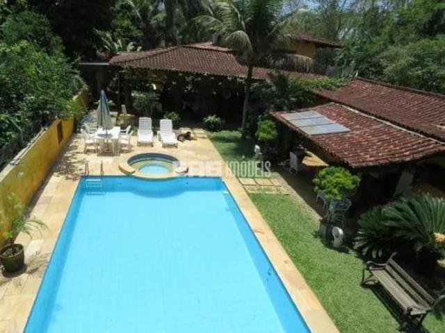 Casa à venda na praia de Itamambuca, com piscina e toboágua