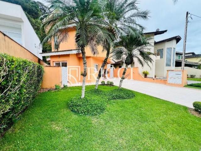 Casa à venda na Praia de Pernambuco, Guarujá ? 300m²