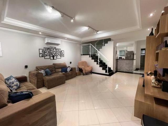 CASA A VENDA NA PRAIA EM PRAIA GRANDE/SP