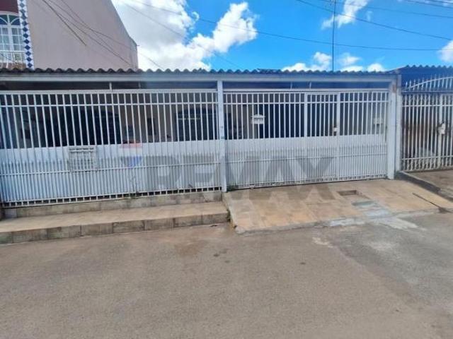 CASA A VENDA NA QNP 26 COM 3 QUARTOS