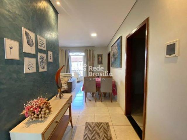 Casa a venda na QE 42 Guara II 6 quartos 2 suites sobrado aceita financiamento terreno nao aceita FG