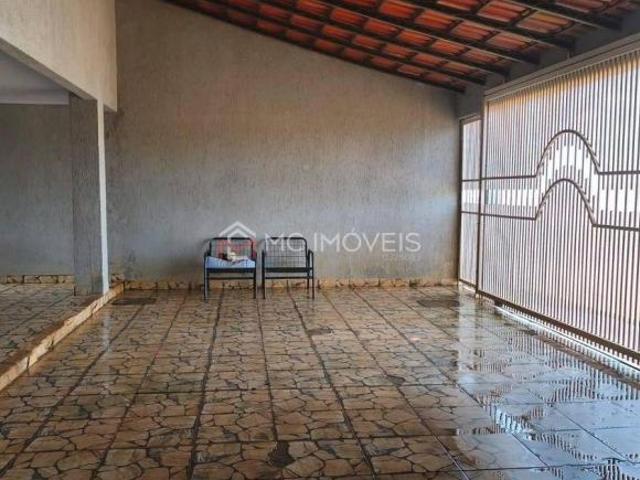 Casa à Venda na Quadra P Chácara 16 – Setor Coimbra | 4 Quartos | 2 Suítes | Lote de 300 m²