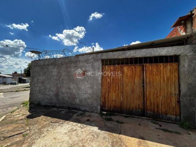 Casa à Venda na Quadra 827 – Samambaia | Lote de Esquina | 3 Quartos | 1 Vaga de Garagem