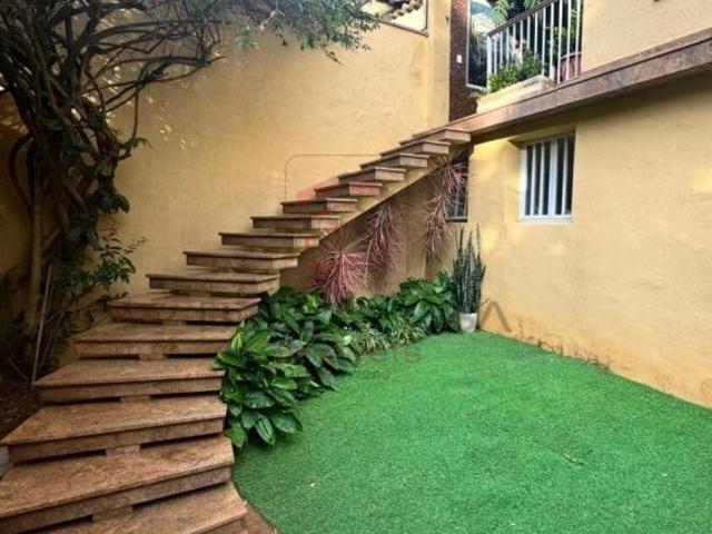 Casa a venda na região da Mooca com 247m, 3 dormitórios e 4 vagas