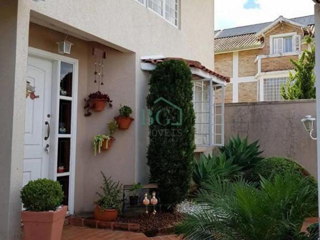 Casa à venda na região das flores em Poços de Caldas