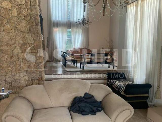 Casa á venda na região de interlagos