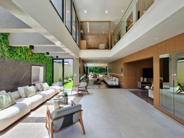 Casa à Venda na Riviera de São Lourenço