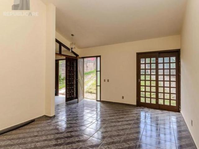 Casa à Venda na Rua da Gruta – 241,99m² – Próxima ao Hospital Divina Providência