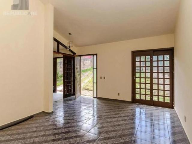 Casa à Venda na Rua da Gruta – 241,99m² – Próxima ao Hospital Divina Providência