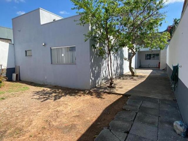Casa à venda na Rua General Osório, nº 226 – Bairro Porto