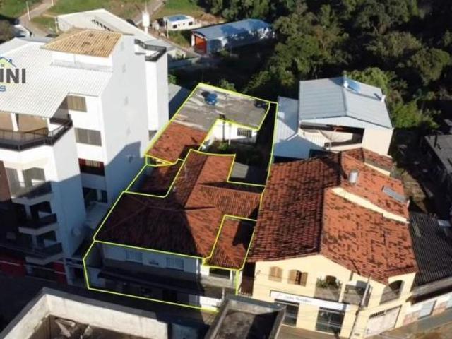 Casa à Venda na Rua Padre Francisco, nº343 Bairro Centro Carmópolis de Minas MG