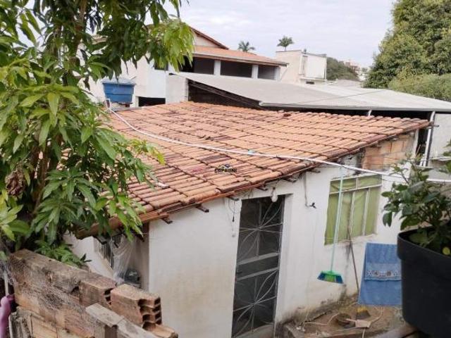 Casa à venda, na Rua Padre Francisco, nº312, Bairro Santo Antônio, Carmópolis de Minas MG