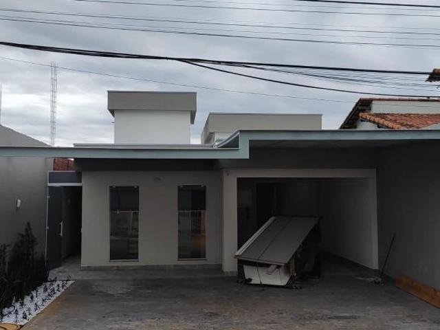 CASA A VENDA NA VICENTE PIRES COM 03 SUÍTES RUA 12 COM PISCINA