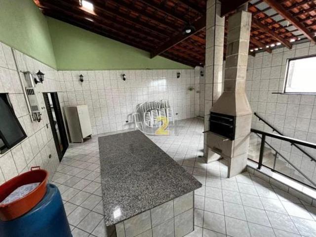 Casa à venda na vila Yolanda com 5 quartos sendo 2 suítes e 2 vagas