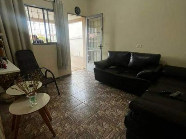 Casa à venda na Vila Amorim em Americana com 3 quartos e 2 vagas de garagem