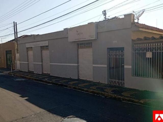 Casa à venda na Vila Aparecida em Santa Bárbara d&apos Oeste com 4 quartos, sendo 3 banheiros sociais e 1