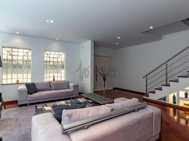 Casa à venda na Vila Clementino, reformada, com ótimos acabamentos e piscina