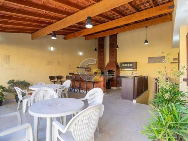 Casa á venda na Vila Este, 2 quartos, 4 vagas de garagem