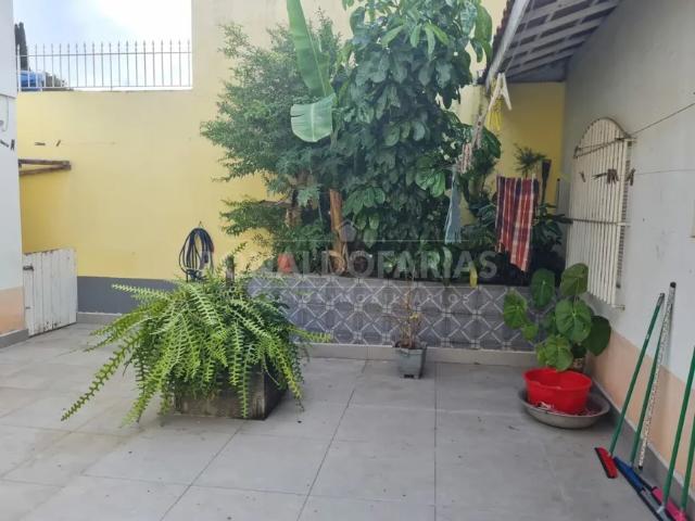 Casa a Venda em Interlagos