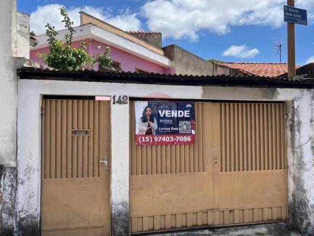 Casa à Venda na Vila Hortência com Quintal e Garagem Coberta