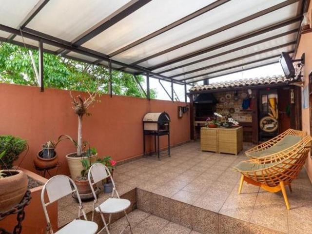 Casa À VENDA na Vila Ipojuca com 3 dormitórios sendo 3 suítes, 3 vagas