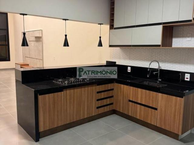 Casa à venda na Vila Jorge Zambon, Jaguariúna SP: 2 quartos, 1 suíte, 1 sala, 2 banheiros, 2 vagas