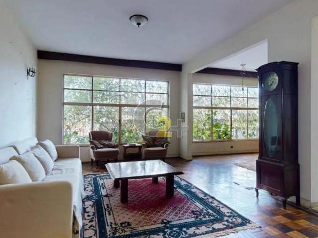Casa à venda na Vila Madalena com 3 quartos e 3 vagas