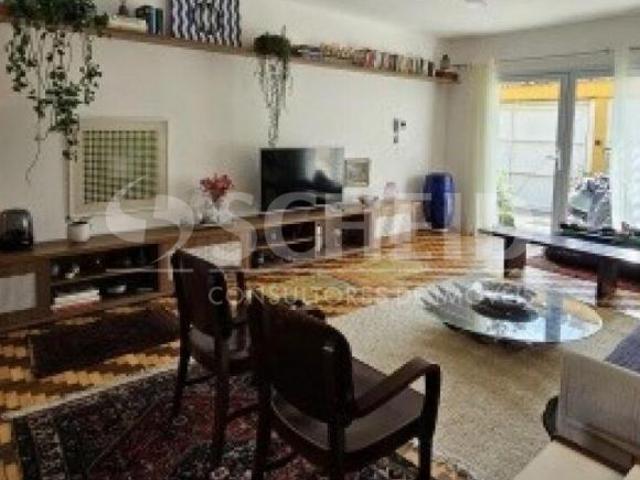 Casa à venda na Vila Madalena, reformada. 3 quartos 1 suíte, 2 vagas