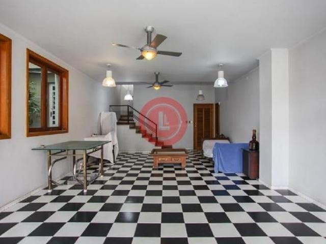 Casa à venda na Vila Madalena, São Paulo, com jardim, piscina, 4 quartos, 1 suíte, 4 banheiros, 4 va
