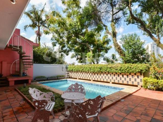 Casa á Venda na Vila Mariana com 250m², 3 quartos sendo 1 suíte, 2 vagas